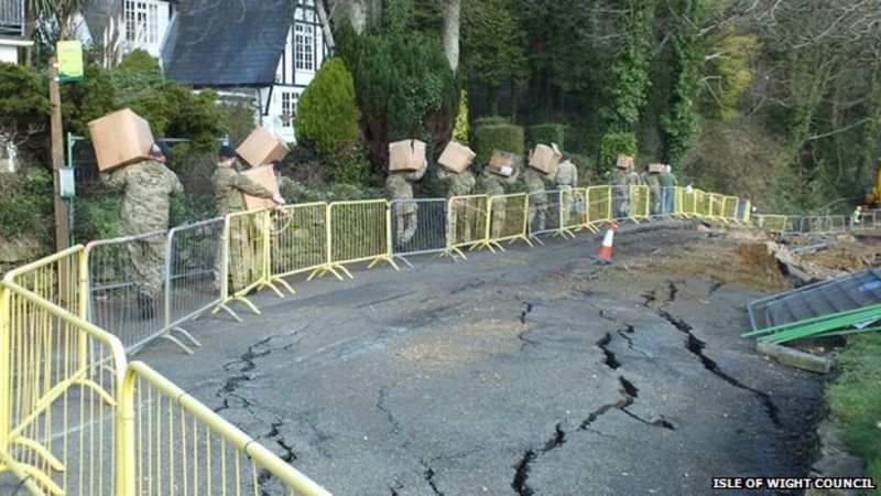 Isle of Wight's Undercliff Drive landslip road investigations - BBC News