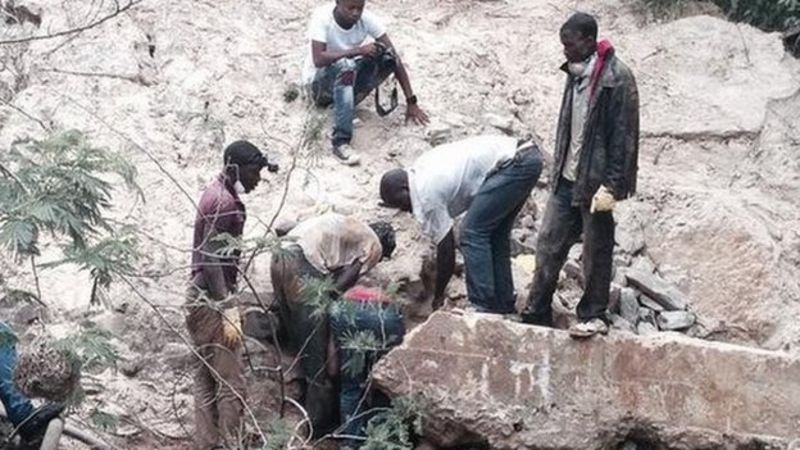 South Africa illegal mining: Bodies found in Benoni mine - BBC News