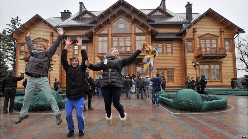In pictures: Luxury Ukraine presidential home revealed - BBC News