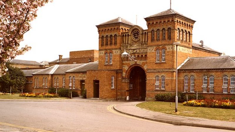 Plan to scrap Broadmoor Hospital satellite sirens - BBC News