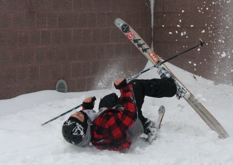 The hazards of urban skiing - BBC News