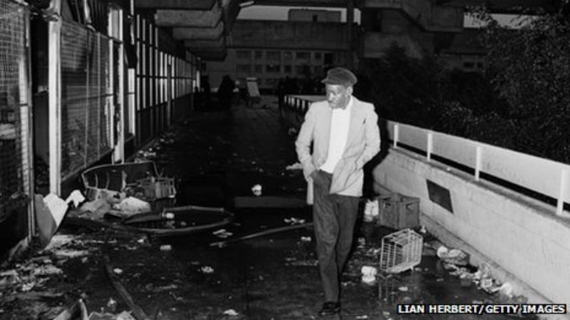 What caused the 1985 Tottenham Broadwater Farm riot? - BBC News