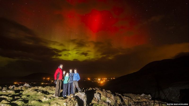 Northern Lights shine across Northern Ireland - BBC News
