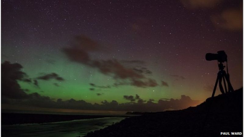 Northern Lights illuminate the Isle of Man - BBC News