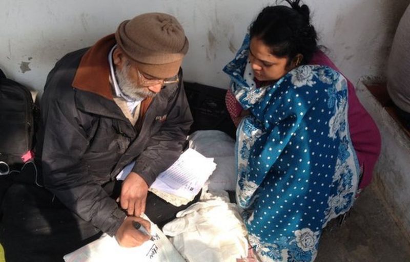 The disappearing tribe of India's letter writers - BBC News