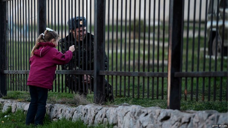 In pictures: Ukraine on alert amid Russia intervention - BBC News