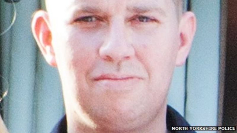 Four jailed over Jonathan Binns robbery stabbing - BBC News