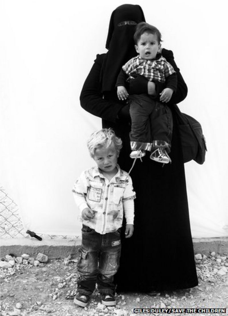 Born a refugee: Syrian children of the camp - BBC News