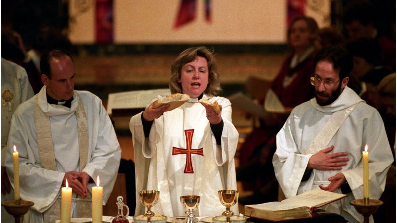 March through London to mark 20 years of women priests - BBC News