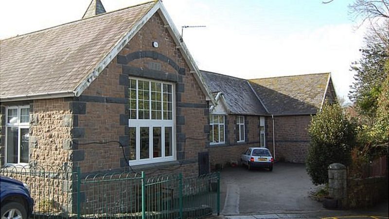 St Andrew's Primary School closes after 274 years - BBC News
