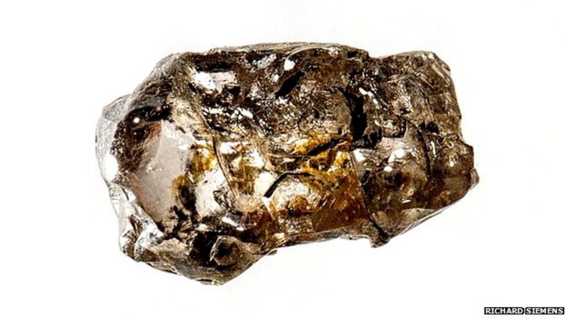 Mineral hints at bright blue rocks deep in the Earth - BBC News