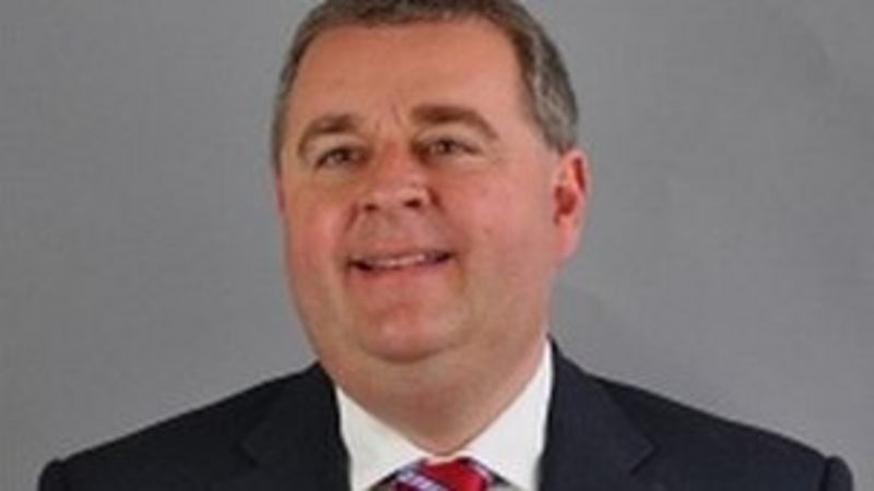 Scottish Borders Council leader David Parker quits Cosla role - BBC News