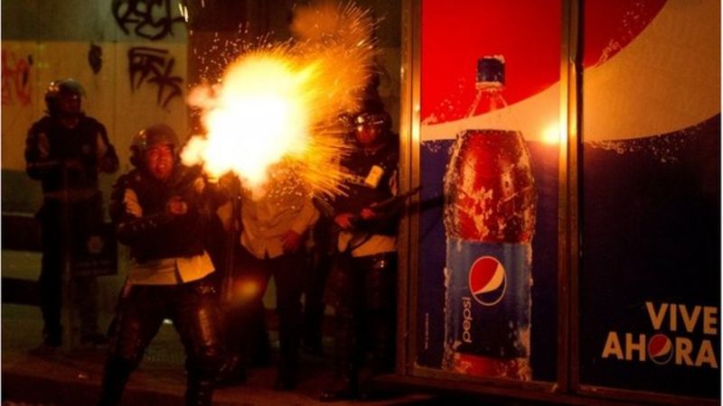 Venezuela investigates '60 cases of human rights abuse' - BBC News