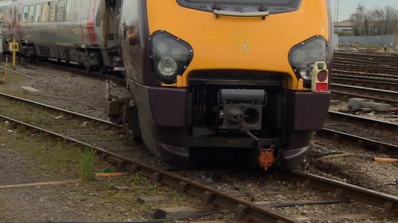 Bristol train derailment disrupts services - BBC News