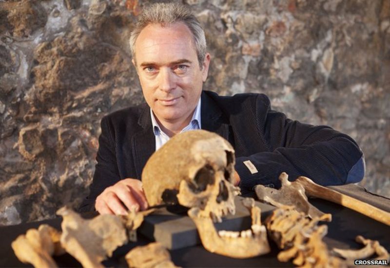 Black Death skeletons unearthed by Crossrail project - BBC News