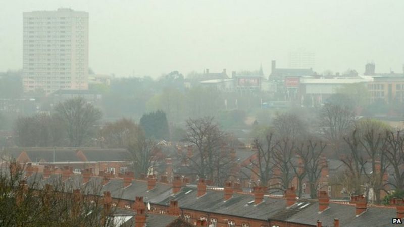 Air pollution reaches high levels in parts of England - BBC News
