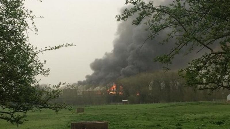 Wellingborough industrial estate fire continues to burn - BBC News