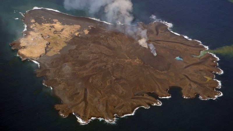Volcanic islands merge in Pacific Ocean - BBC News
