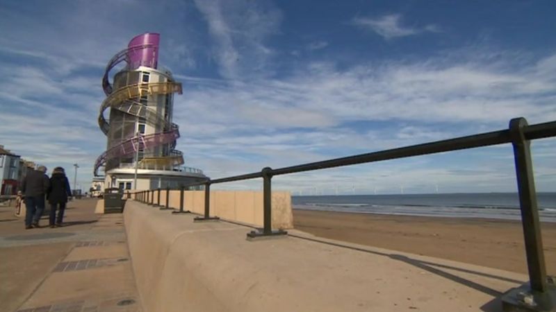 Redcar Beacon: 'Criticised' vertical pier reaches full capacity - BBC News