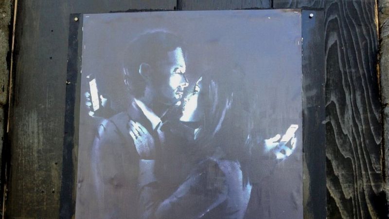 Banksy's Mobile Lovers artwork raises £400k for boys' club - BBC News