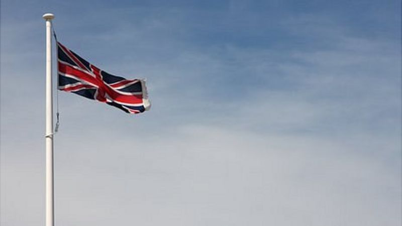 Bolton Council to encourage Union flag flying at schools - BBC News