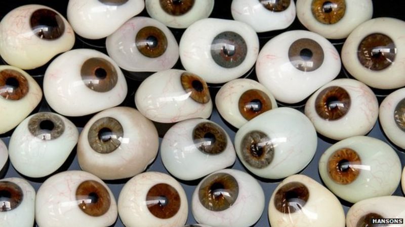 Set of human glass eyes auctioned in Lichfield - BBC News