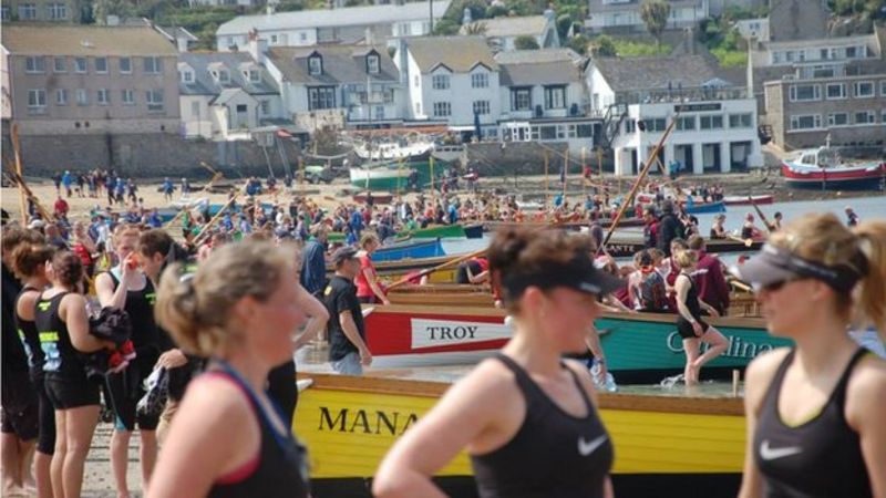 Racers gather for Isles of Scilly gig championship - BBC News