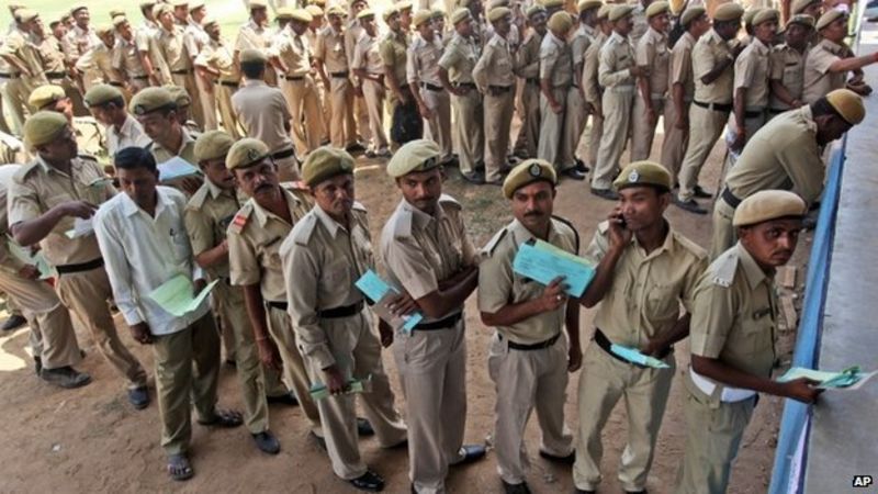 Why India's migrants are unable to vote - BBC News