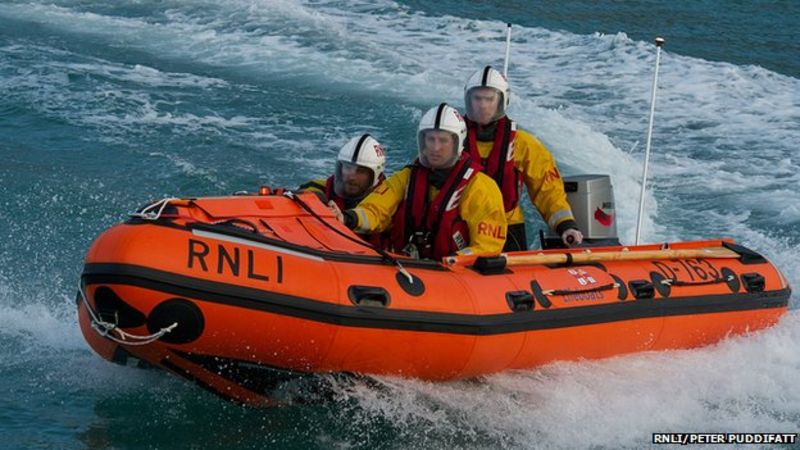 Benefactor leaves money for new lifeboat - BBC News