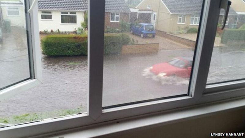 Heavy rain causes flash flooding in Norwich - BBC News
