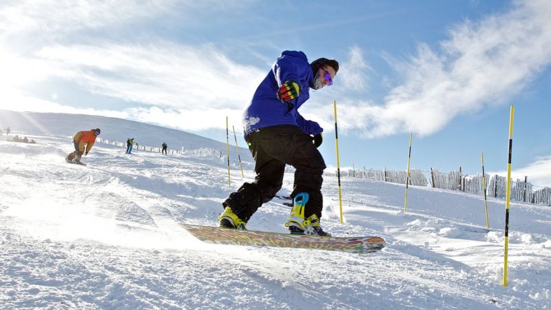 Ski resort to open at Wanlockhead in Southern Uplands - BBC News