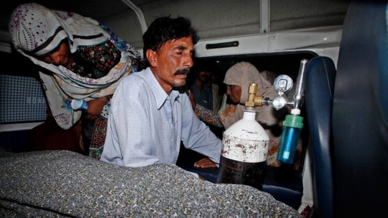 Four sentenced to death for Pakistan 'honour killing' - BBC News