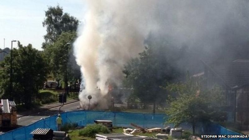Bus fire evacuates University of Warwick buildings - BBC News