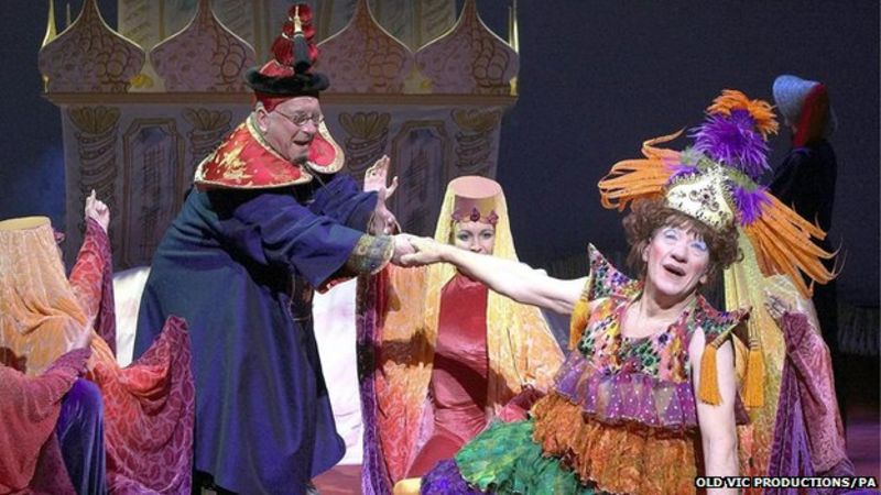 'Allo 'Allo star Sam Kelly dies at 70 - BBC News