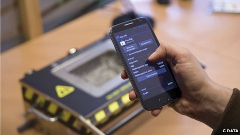 eBay pulls sales of Chinese 'spyware phones' - BBC News