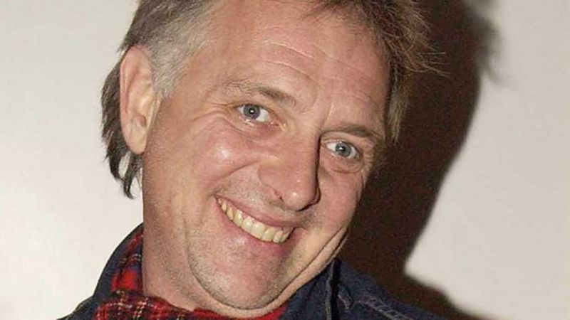 Rik Mayall mourned at private funeral in Devon - BBC News