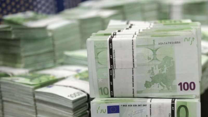 ECB issues forward guidance on rates - BBC News