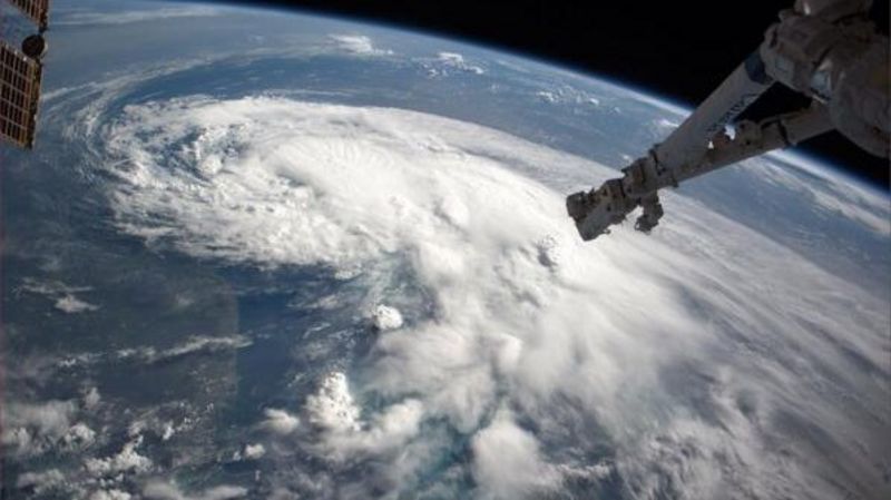 Hurricane Arthur loses strength - BBC News