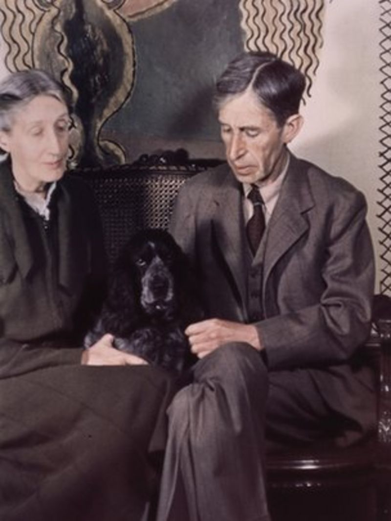 Virginia Woolf: Her life in pictures - BBC News