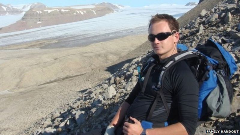 Horatio Chapple death: Polar bear attack narrative verdict - BBC News