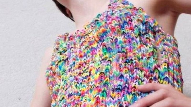 Loom bands dress sells for more than £170,000 - BBC Newsround