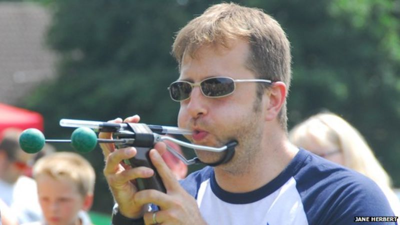 World Pea Shooting champion Rob Bresler retains title - BBC News