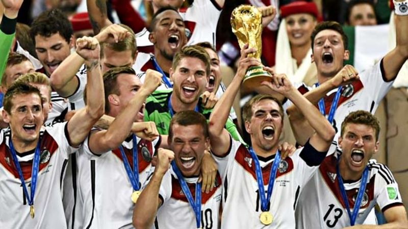 World Cup: Germany welcomes conquering heroes home - BBC News