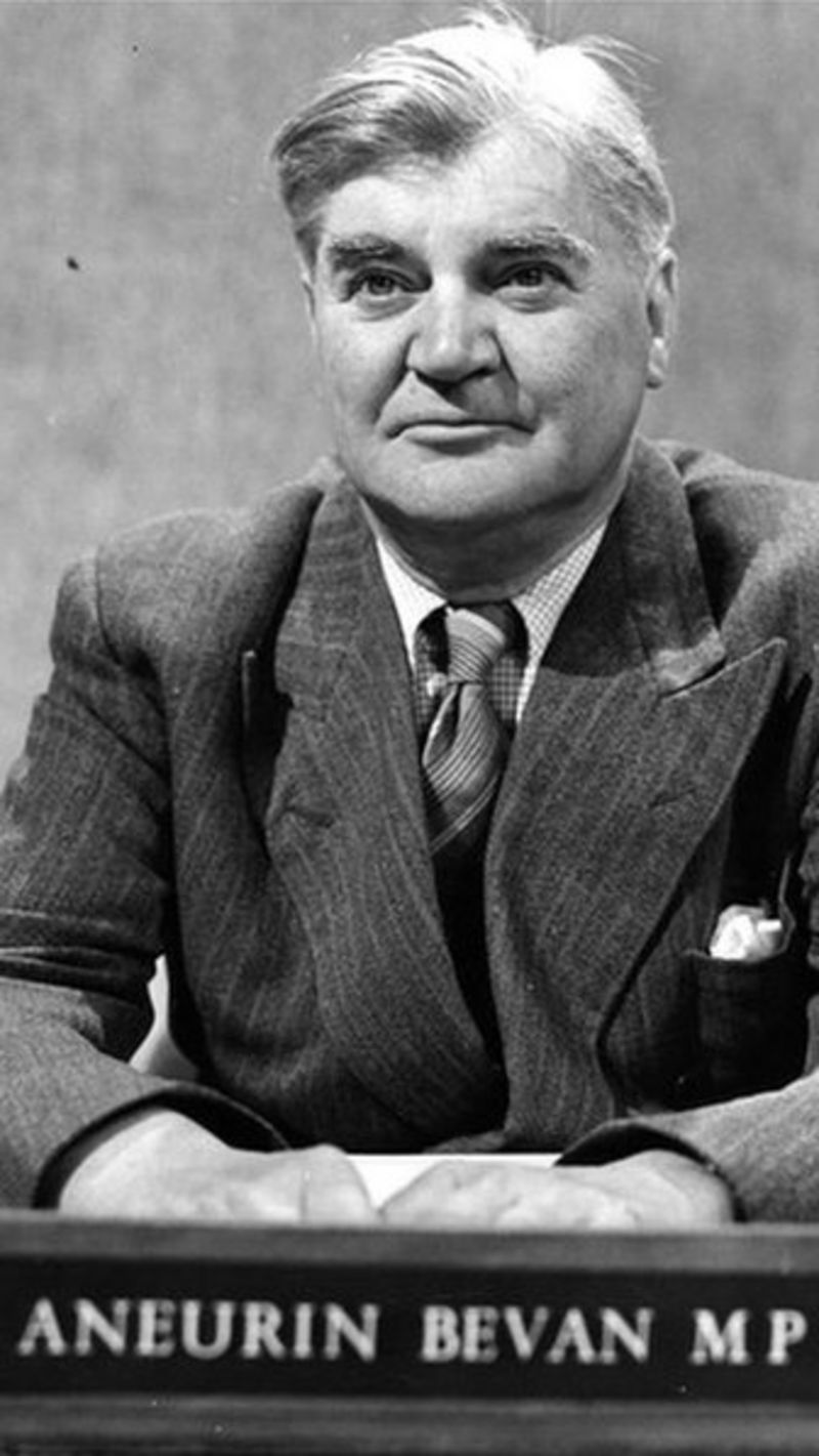 Belfast nurse Susan Semple wins UK-wide award for NHS values - BBC News