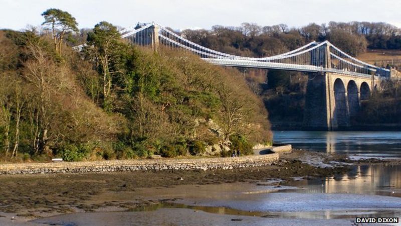 Menai Bridge's promenade centenary marked by parade - BBC News