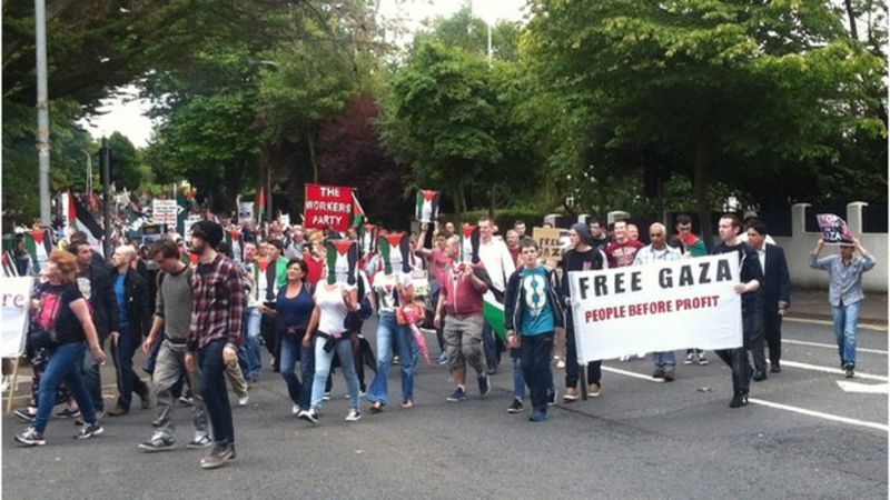 Hundreds join Belfast Gaza protest - BBC News