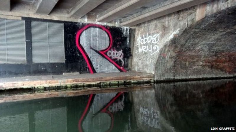 Veteran graffiti artist King Robbo dies aged 45 - BBC News