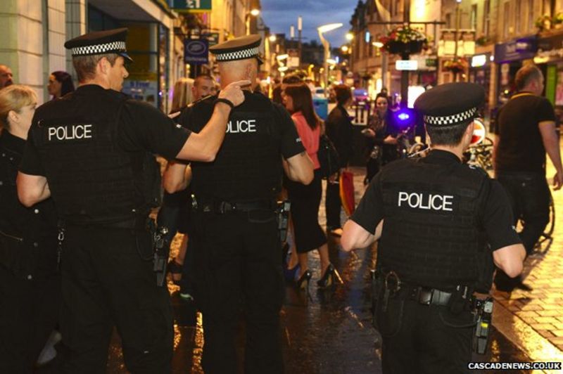 The British police on armed routine patrol - BBC News