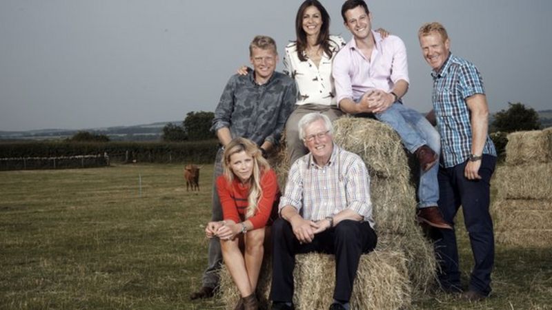Countryfile presenter Charlotte Smith set for return - BBC News