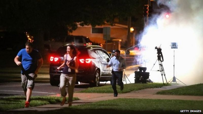 Michael Brown shooting: Anger at crackdown on protests - BBC News